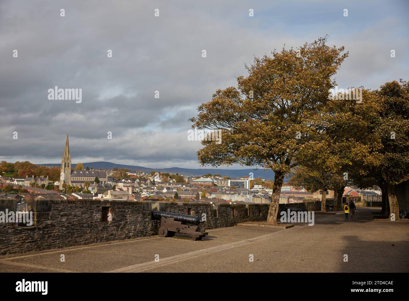 County derry ireland city wall hi-res stock photography and images - Alamy