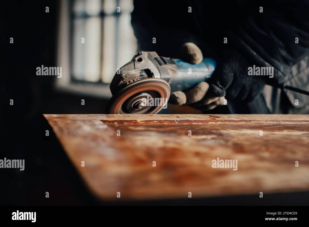 Grinding with an electric wood grinder, restoration of solid wood ...