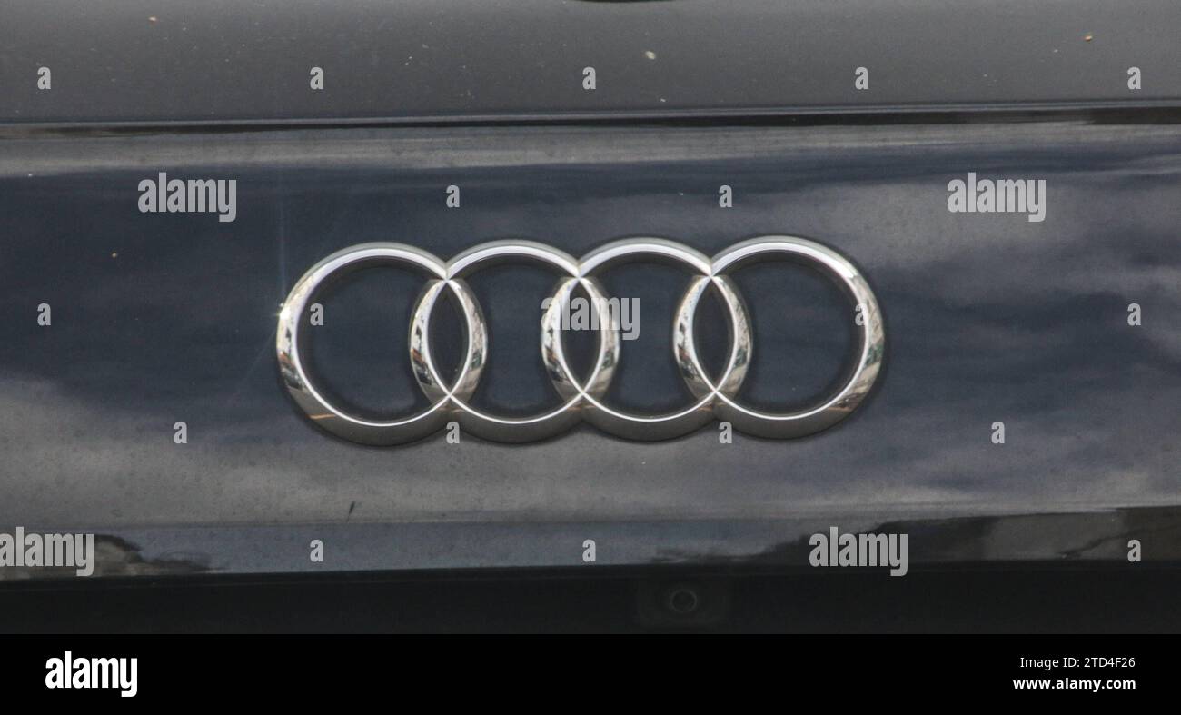 Audi zeichen hi-res stock photography and images - Alamy