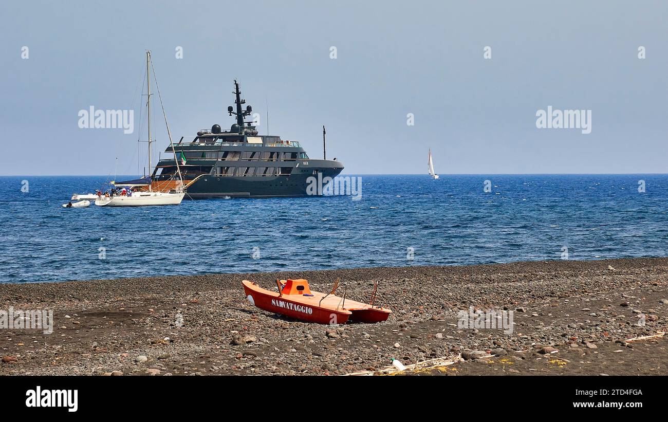 Black volcanic star, boat, sailing boat, luxury yacht MAINE, volcanic ...