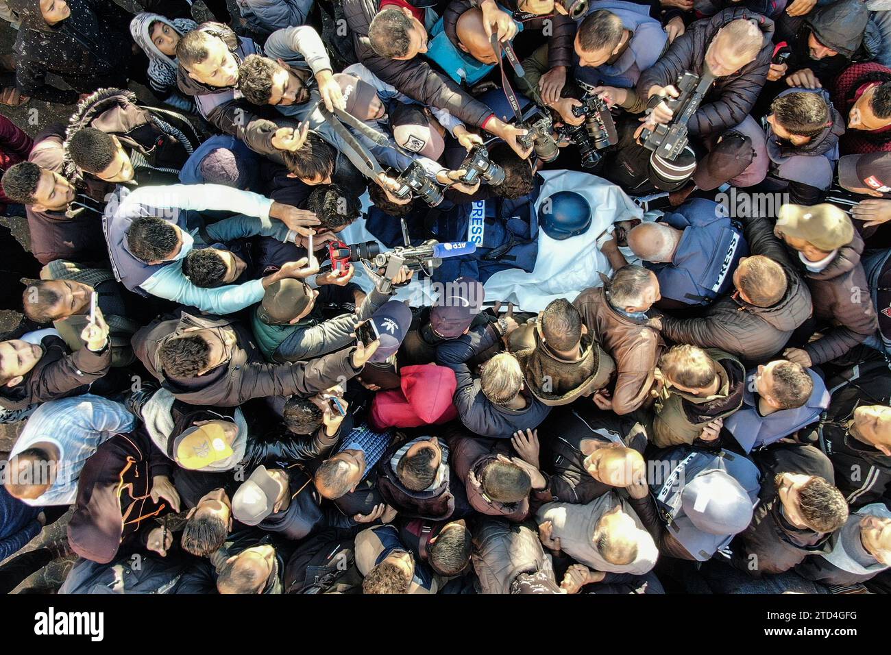 16 December 2023, Palestinian Territories, Khan Yunis: Palestinian ...