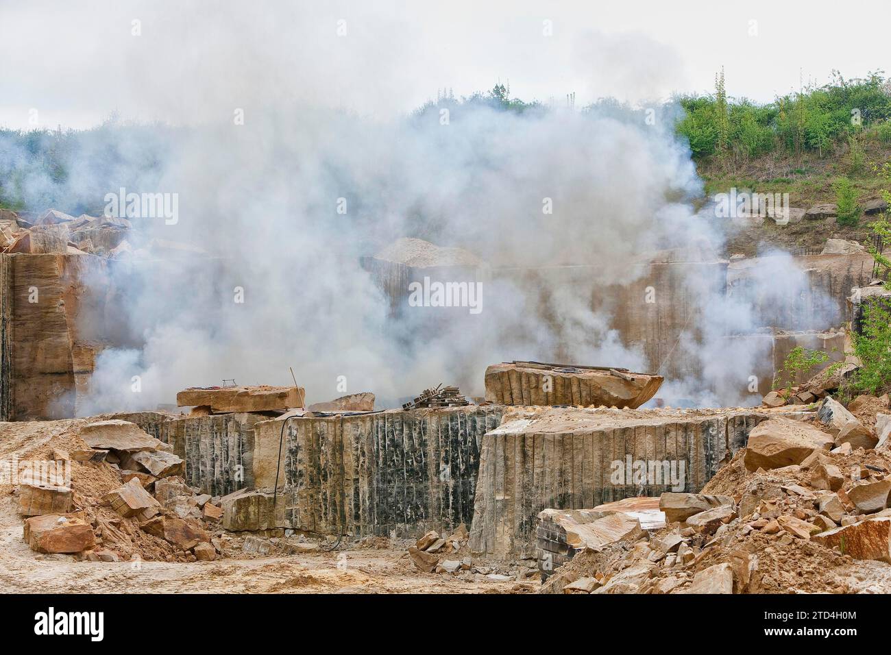 Explosion quarry hi-res stock photography and images - Alamy