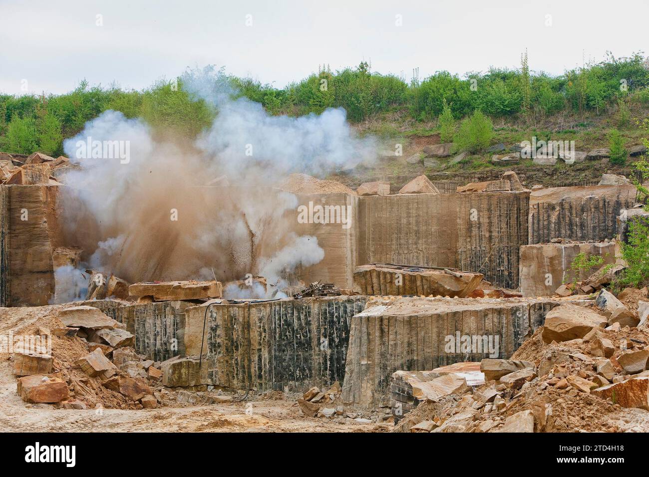 Quarry explosion hi-res stock photography and images - Alamy