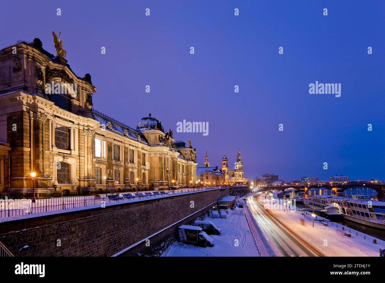 Bruehl's Terrace in winter. Building of the Saxon Art Association and ...