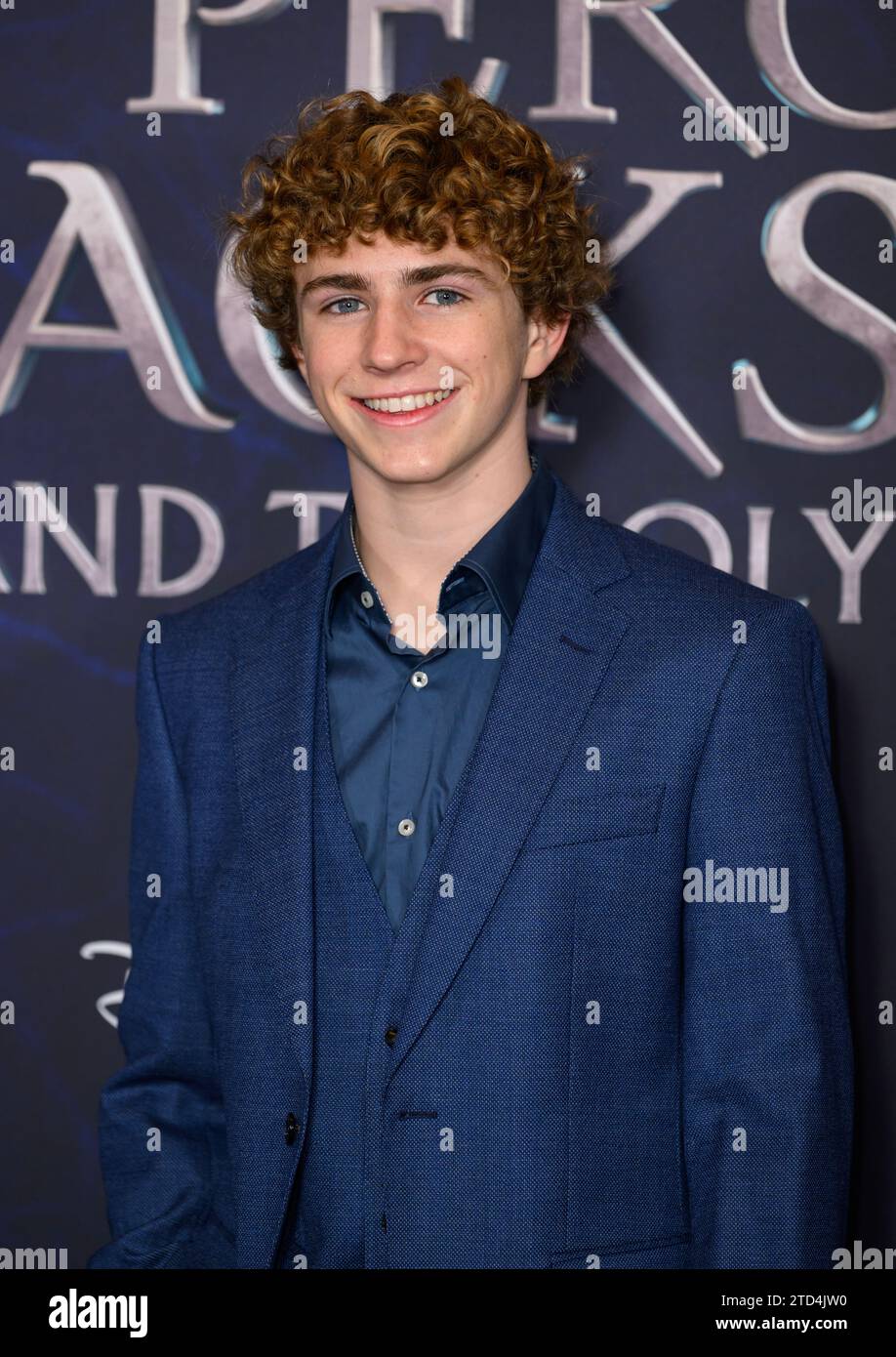 Walker scobell percy jackson and the olympians hi-res stock photography ...