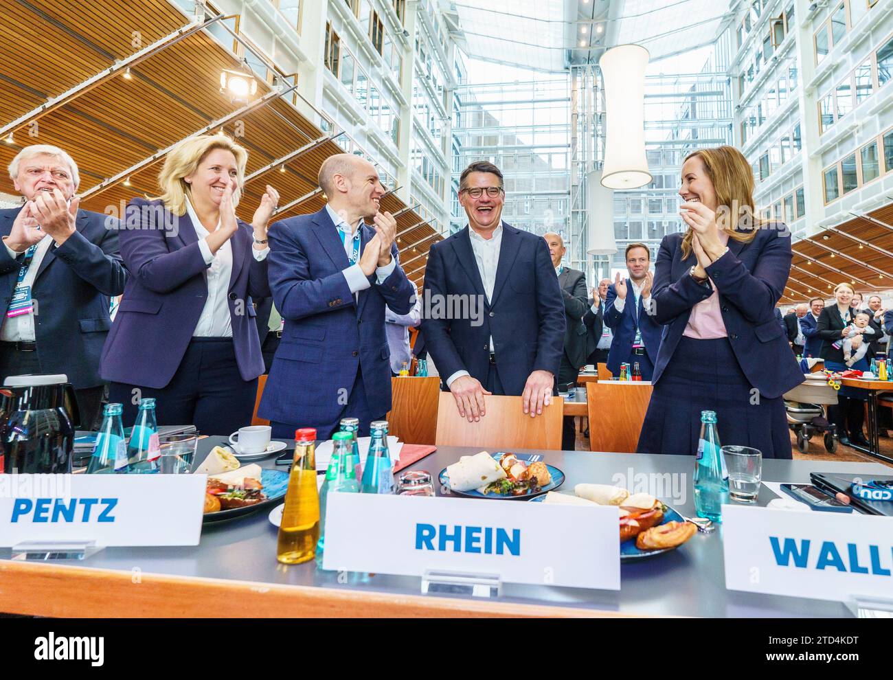 16 December 2023, Hesse, Frankfurt/Main: Volker Bouffier (CDU, l-r ...