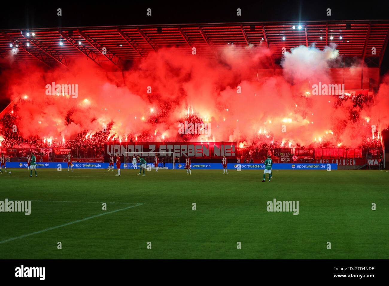 Vandalz Ultras Choreo und Pyro (Pyrotechnik, Bengalos, Fackeln) Intro ...