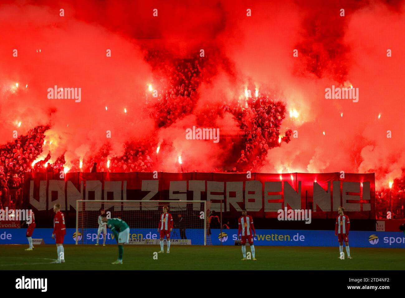 Vandalz Ultras Choreo und Pyro (Pyrotechnik, Bengalos, Fackeln) Intro ...