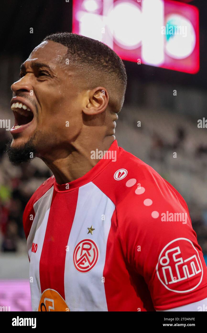 Isaiah ahmad young hi-res stock photography and images - Alamy