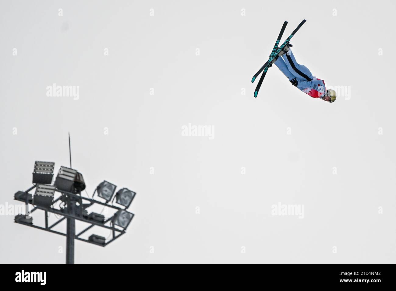 (231216) -- CHANGCHUN, Dec. 16, 2023 (Xinhua) -- Winter Vinecki of the ...