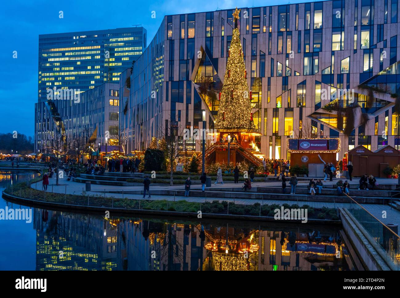 Weihnachtsmarkt, am Kö-Bogen Einkaufszentrum, in der Innenstadt von ...