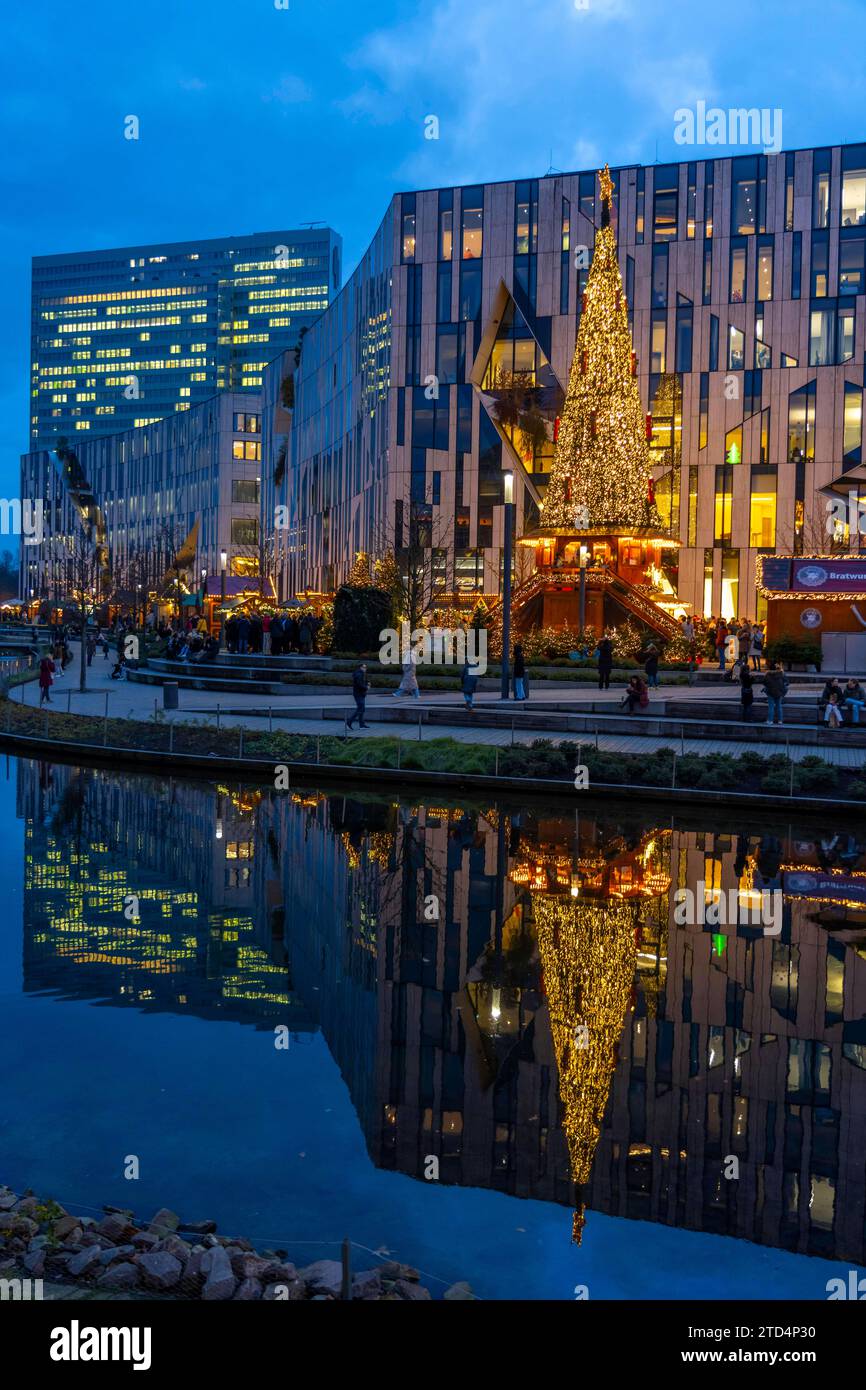 Weihnachtsmarkt, am Kö-Bogen Einkaufszentrum, in der Innenstadt von ...