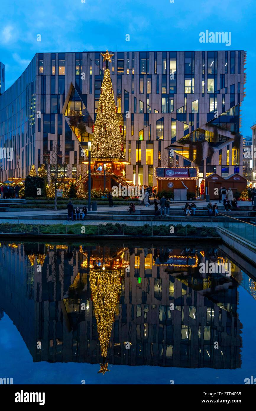 Weihnachtsmarkt, am Kö-Bogen Einkaufszentrum, in der Innenstadt von ...