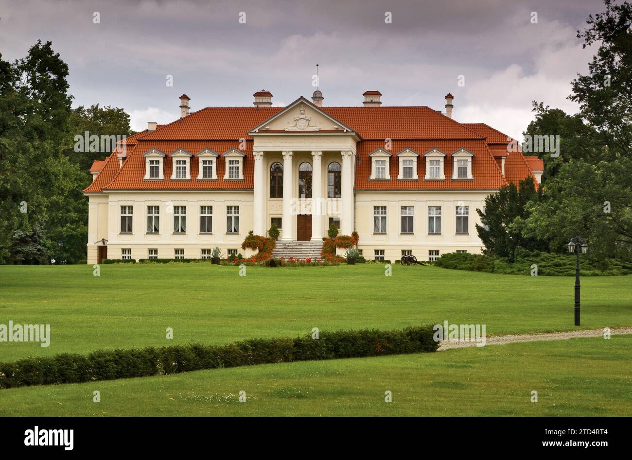 Neoclassical palace at Winna Gora, Wielkopolskie, Poland Stock Photo ...