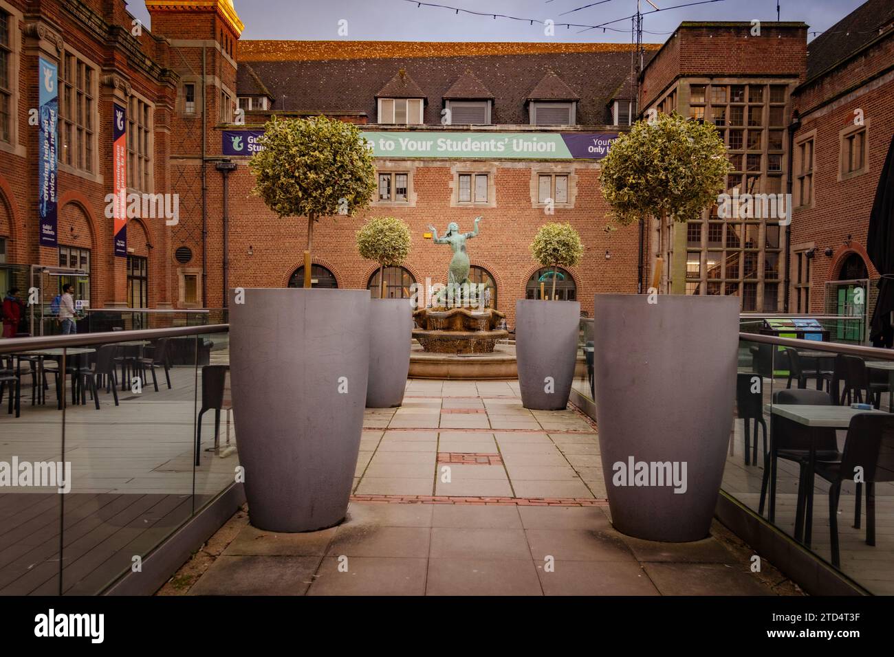 The University of Birmingham Guild of Students central courtyard ...
