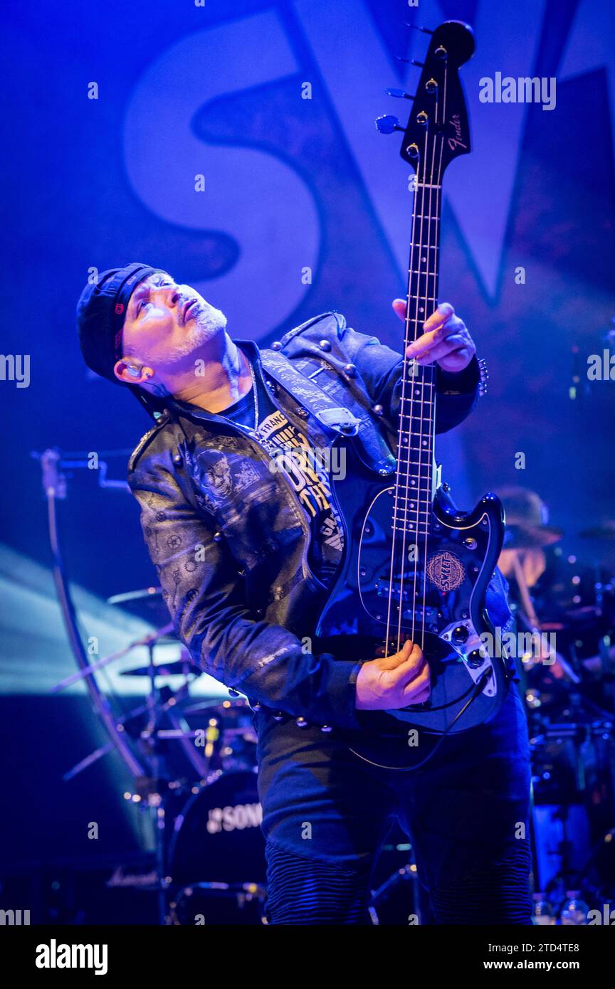 Lee Small on bass Stock Photo - Alamy