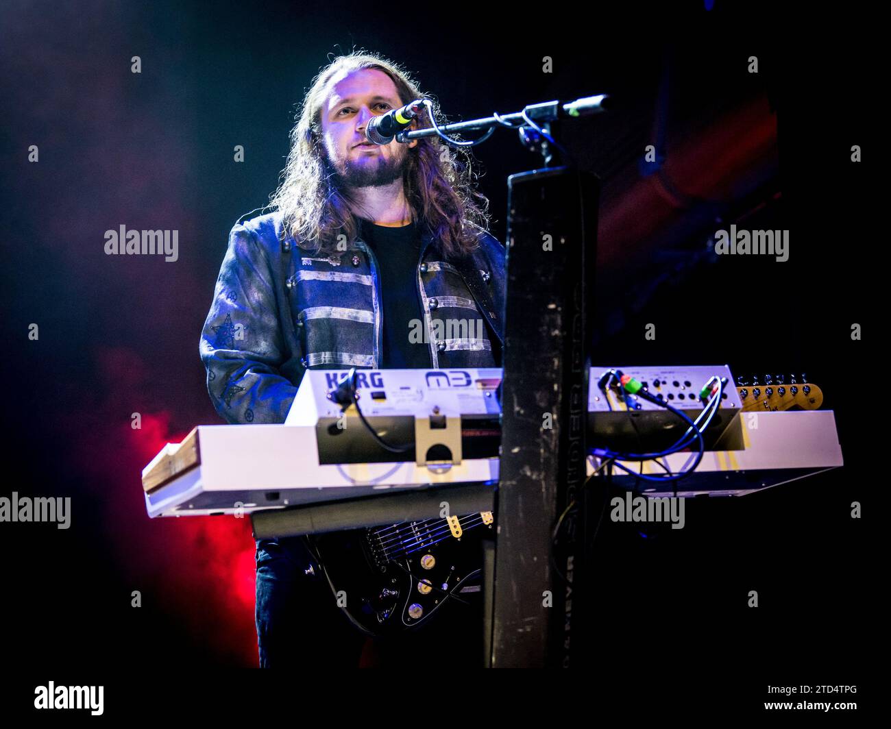 On keyboards hi-res stock photography and images - Alamy