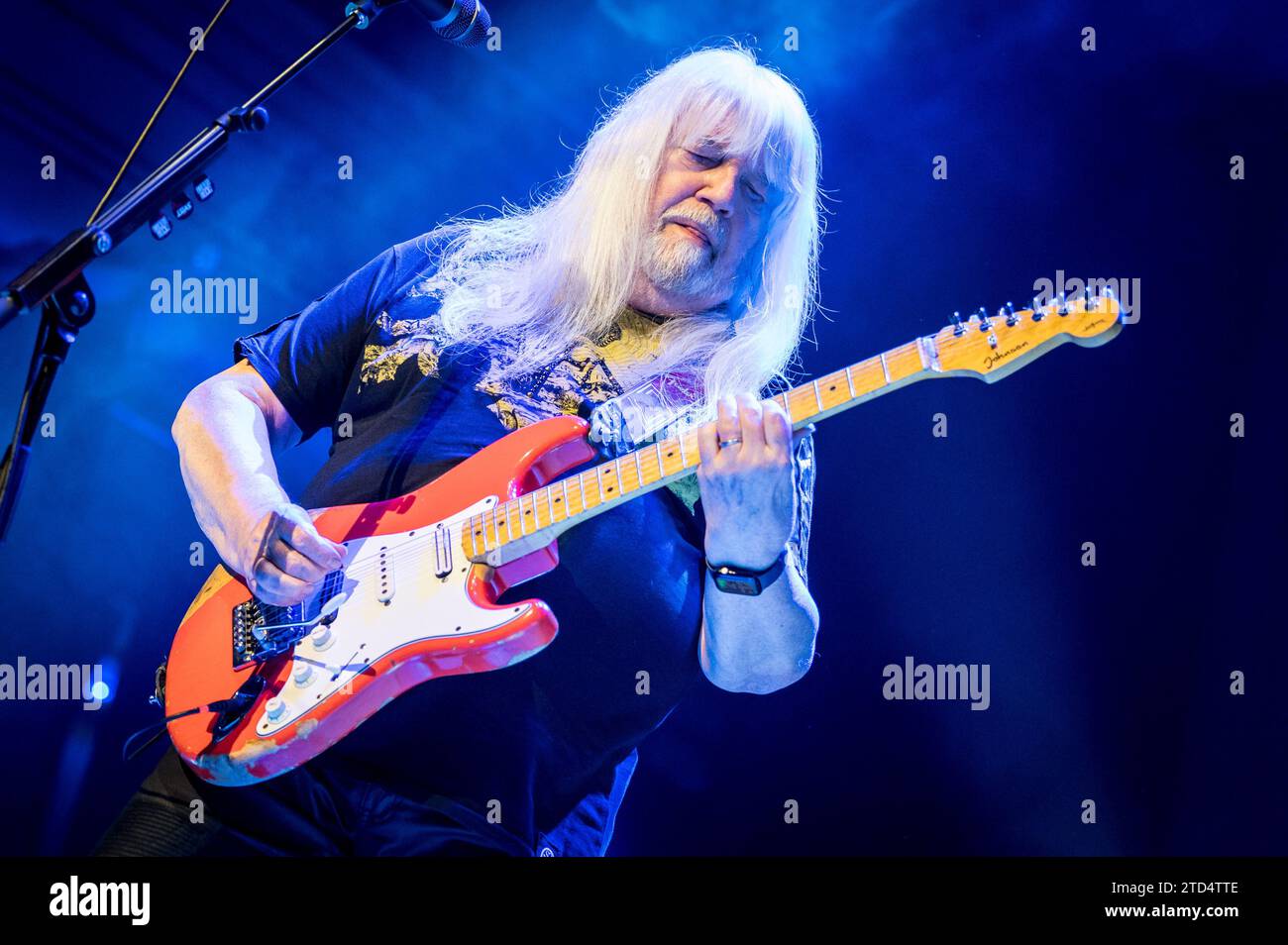 Andy Scott on guitar Stock Photo - Alamy