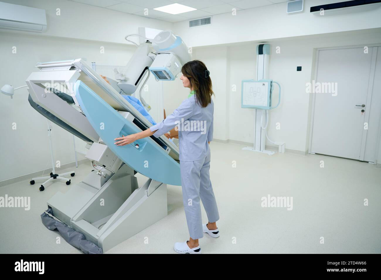 Radiologic technologist preparing adult patient for radiology ... Radiologic technologist preparing adult patient for radiology ...