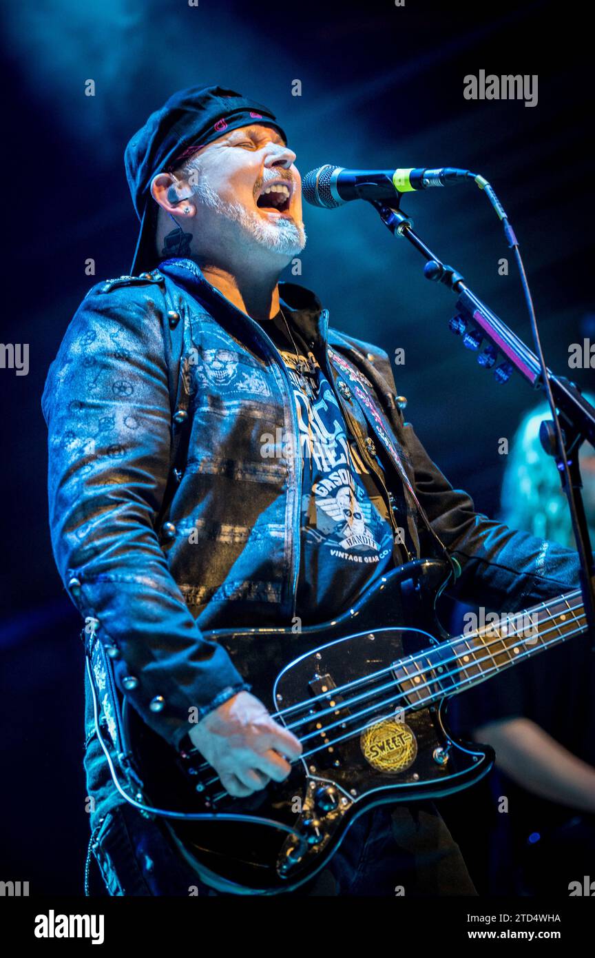 Lee Small on bass Stock Photo - Alamy
