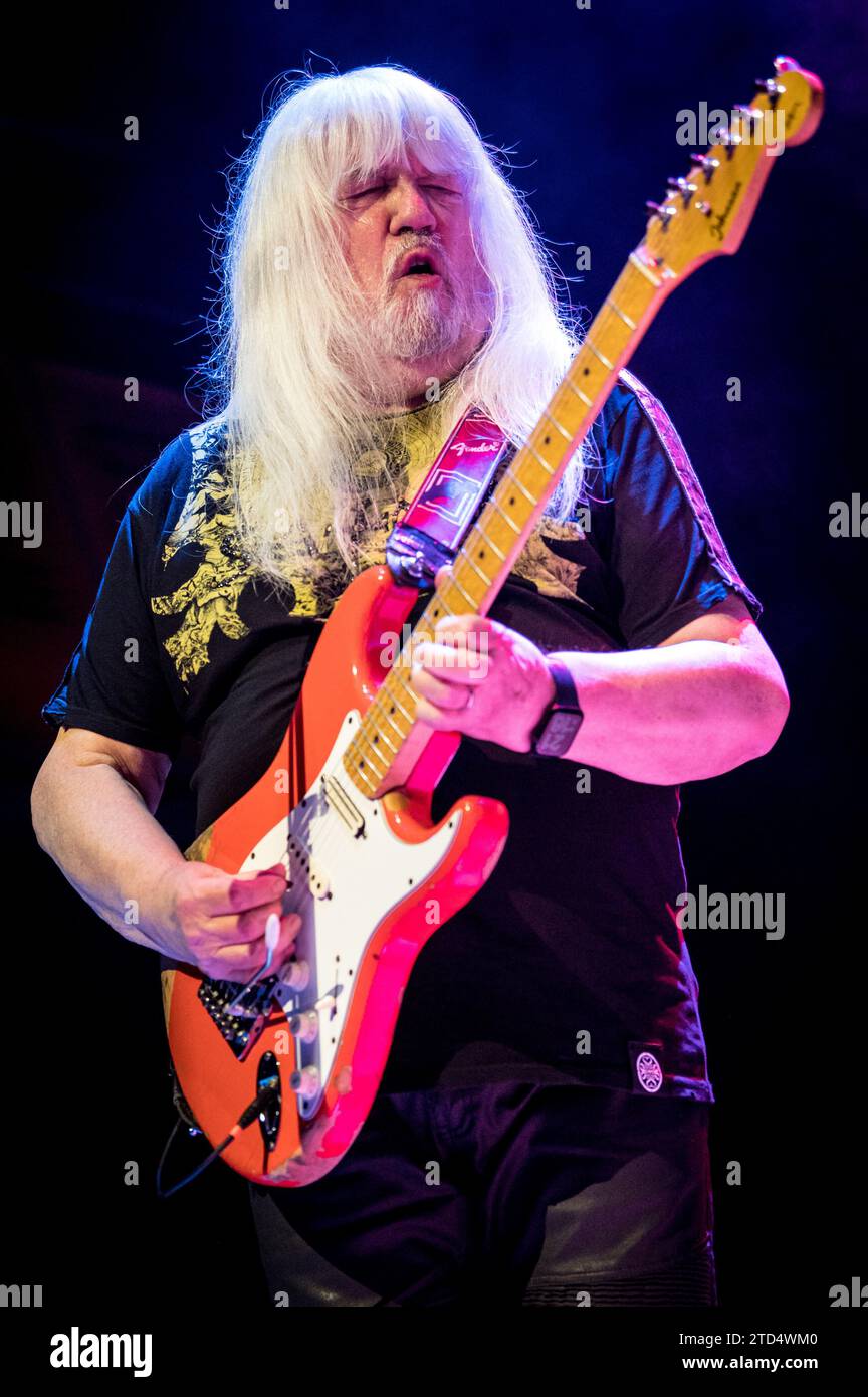 Andy Scott on guitar Stock Photo - Alamy