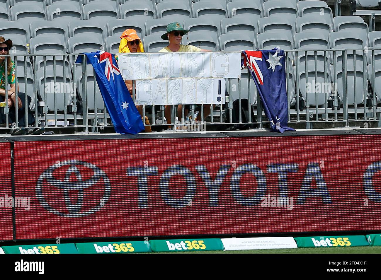 Perth cricket fans hi-res stock photography and images - Alamy