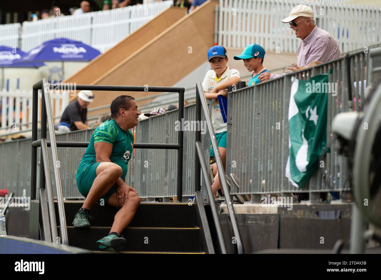 Adam hollioake pakistan hi-res stock photography and images - Alamy