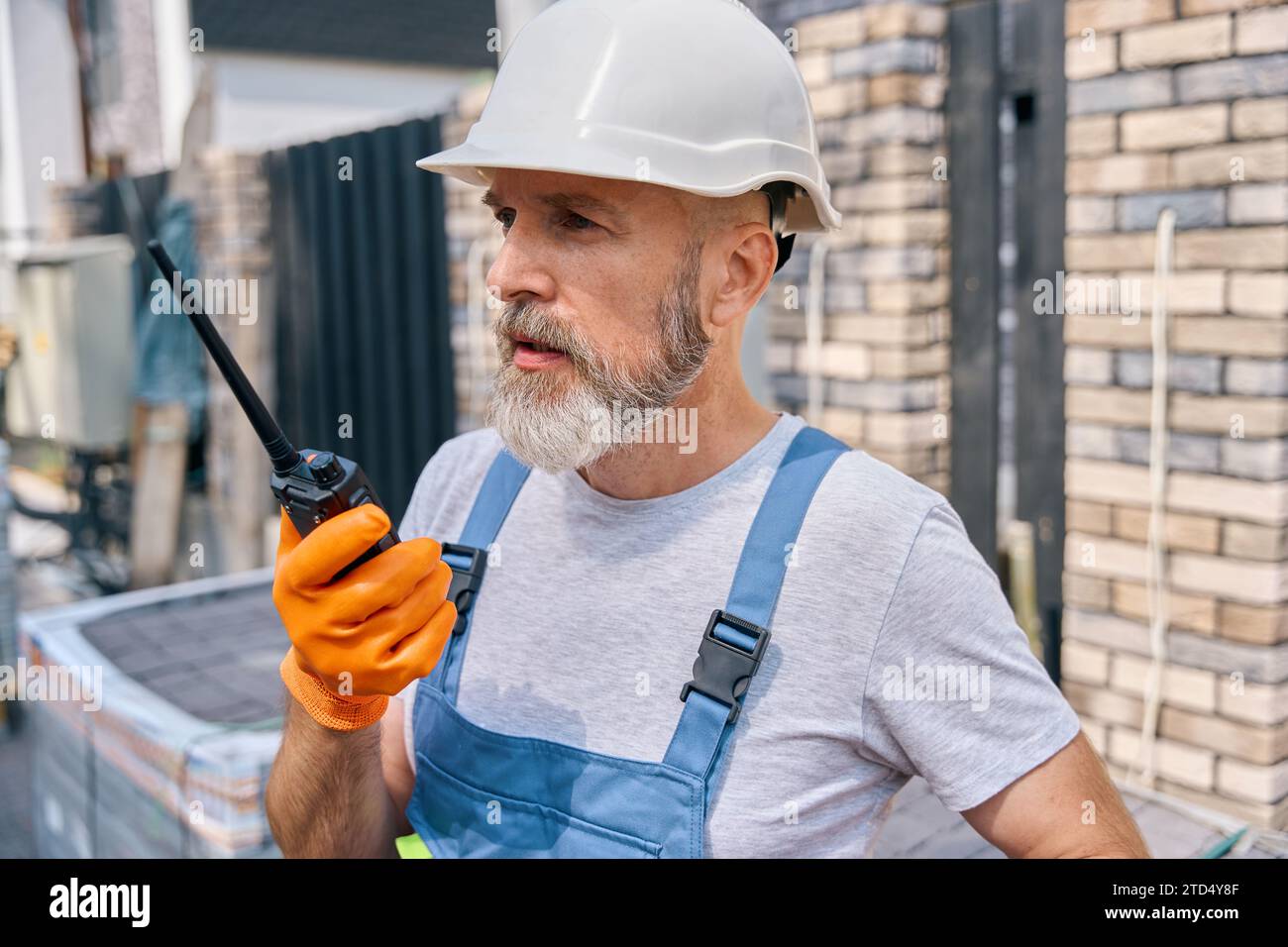 Portrait worker using walkie hi-res stock photography and images - Alamy