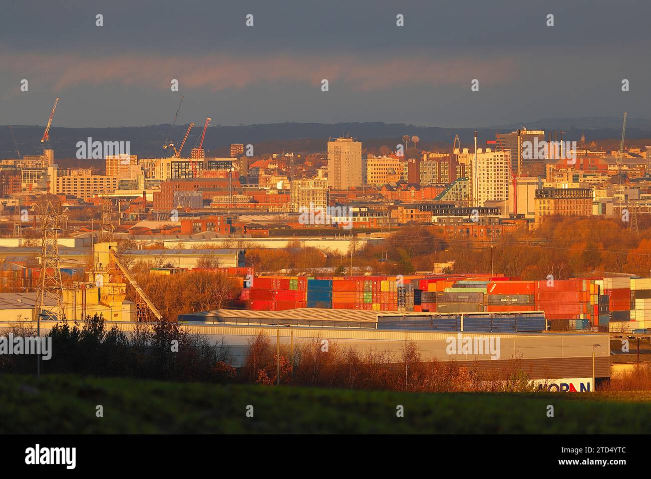 Views of leeds city skyline hi-res stock photography and images - Alamy
