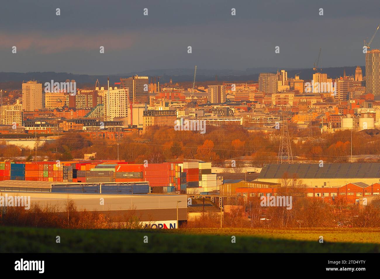 Views of leeds city skyline hi-res stock photography and images - Alamy