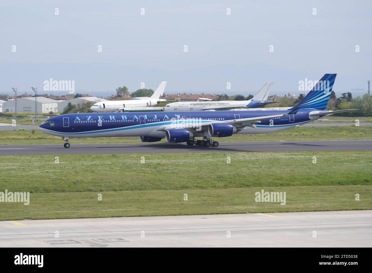 4k airplane take off from hi-res stock photography and images - Alamy