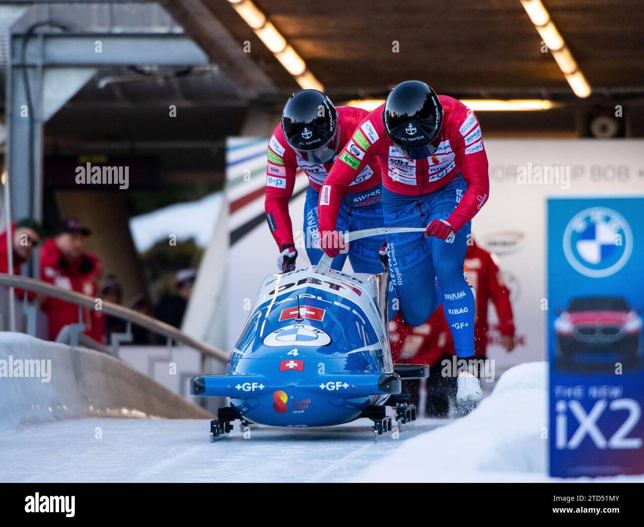 Michael Vogt, Sandro Michel (Schweiz) am Start beim anschieben, AUT ...