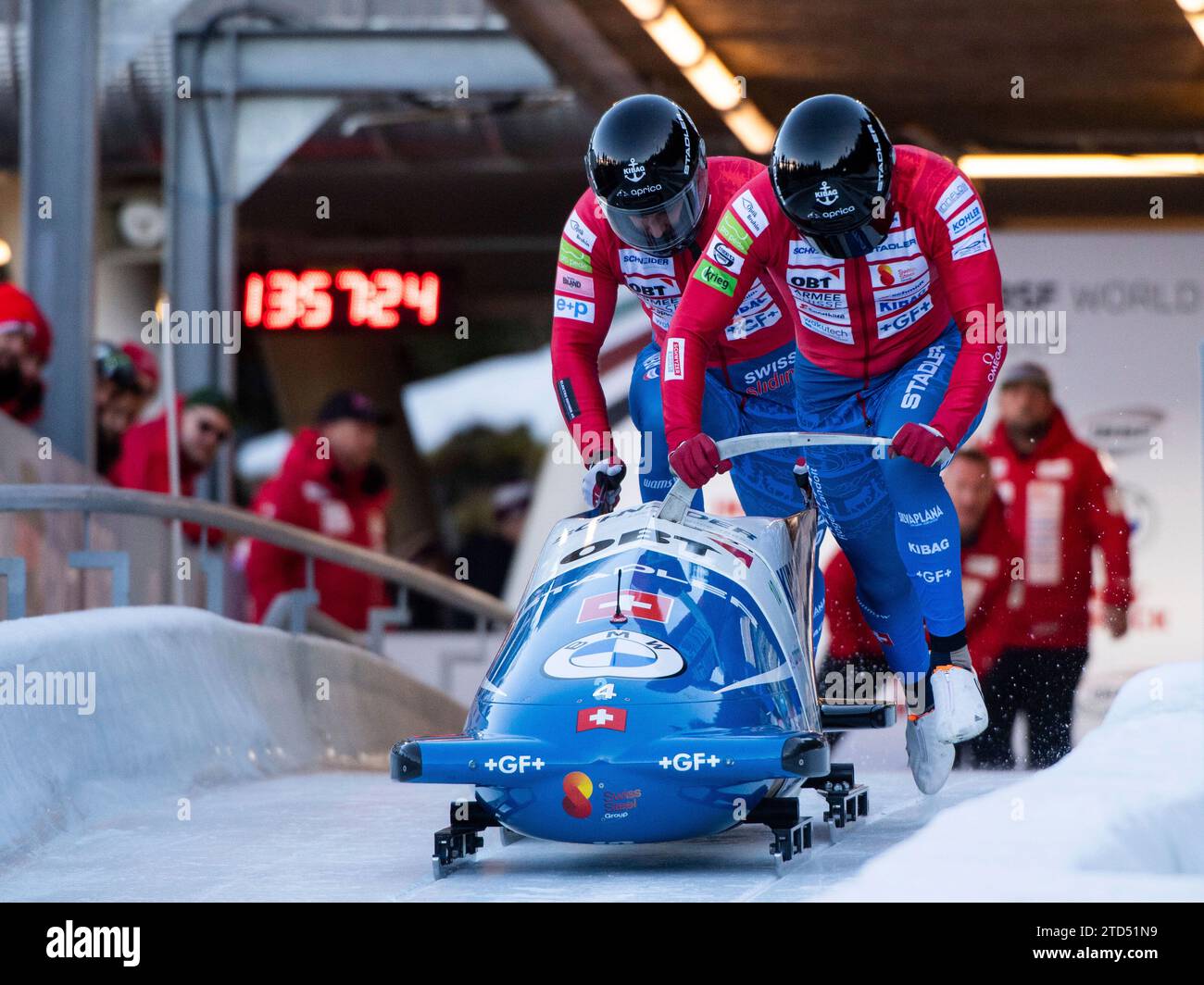 Michael Vogt, Sandro Michel (Schweiz) am Start beim anschieben, AUT, IBSF BMW Bob Weltcup ...