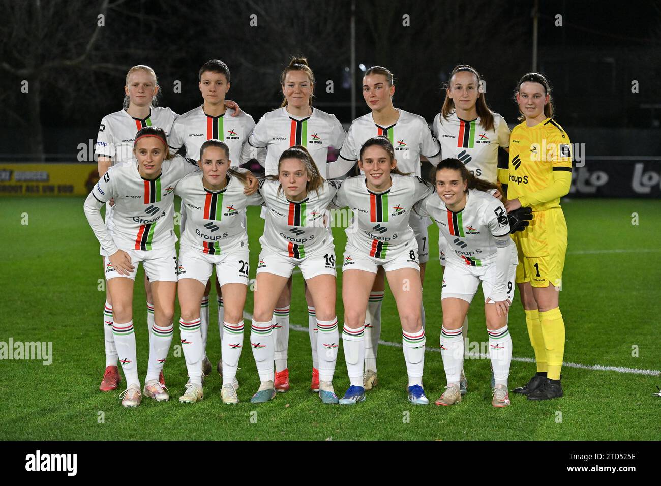 team of OHL with up from L to R +O5+ Maurane Marinucci (23) of OHL ...