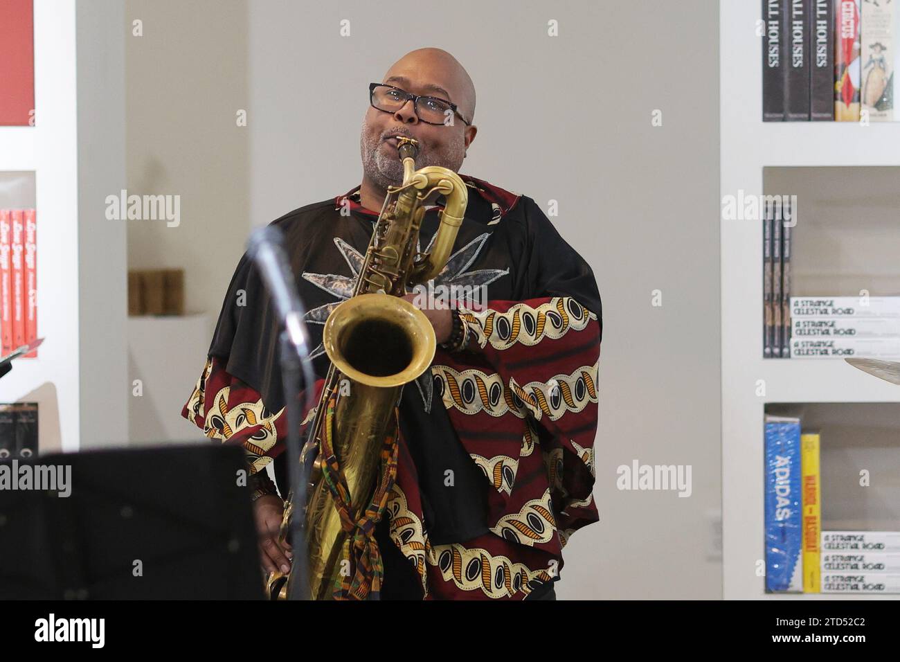 New York, USA. 15th Dec 2023. Alex Harding performs during the book ...