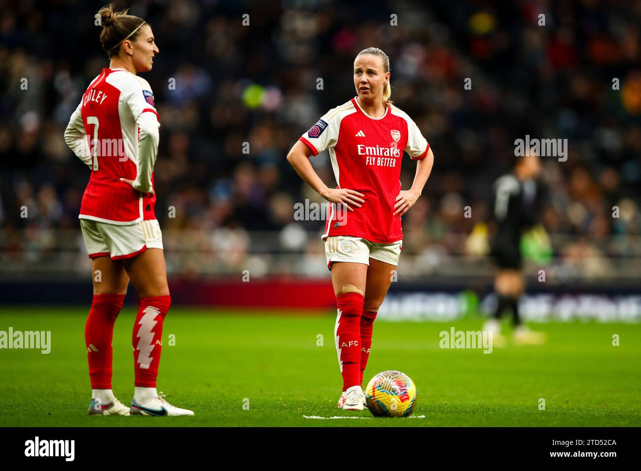 London, England, December 16th 2023: Steph Catley (7 Arsenal) and Beth ...