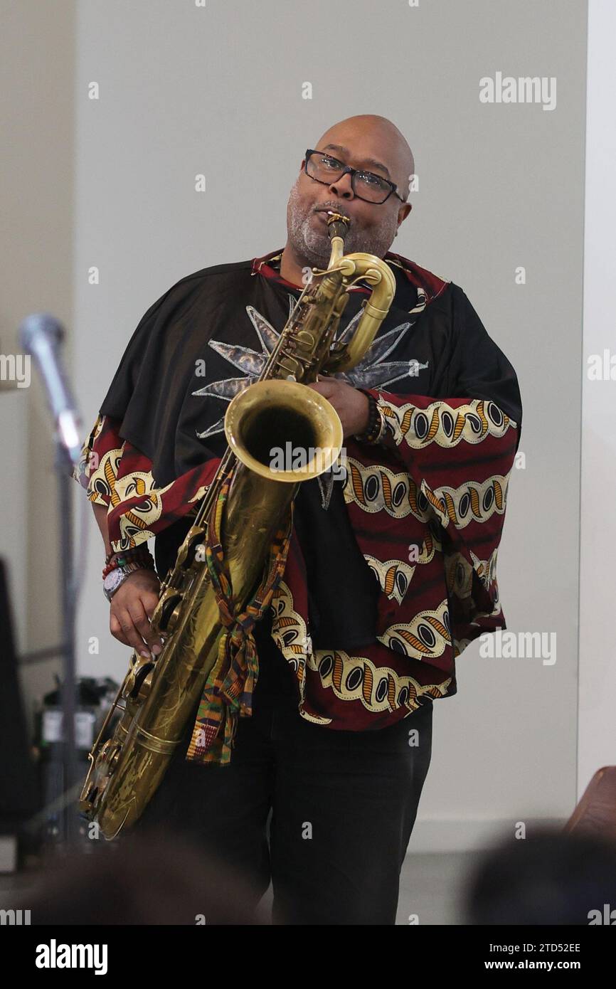 New York, USA. 15th Dec 2023. Alex Harding performs during the book ...