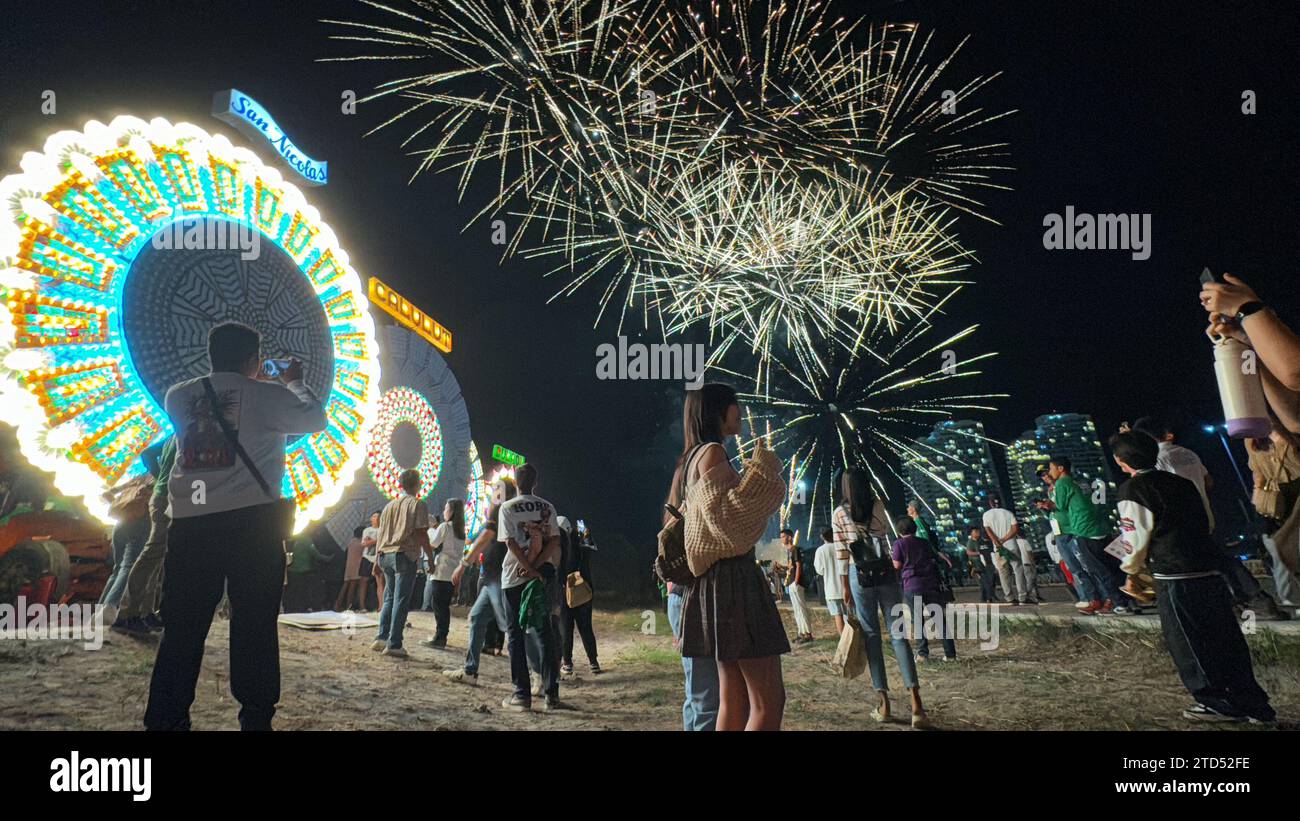 San Fernando City, Pampanga, Philippines. 16th December 2023. Ten giant ...