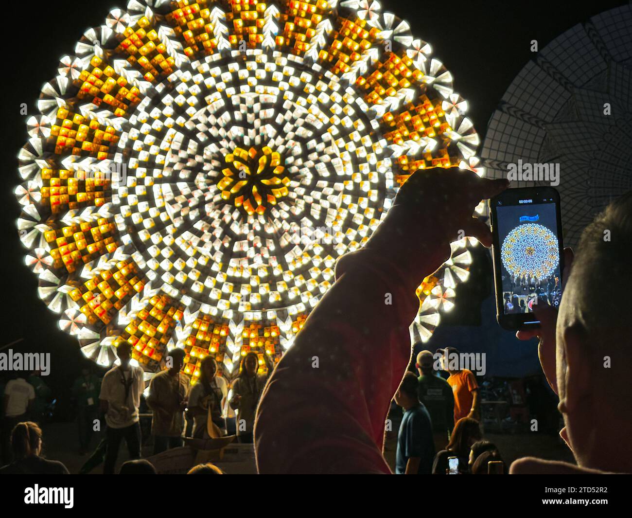 San Fernando City, Pampanga, Philippines. 16th December 2023. Ten giant ...