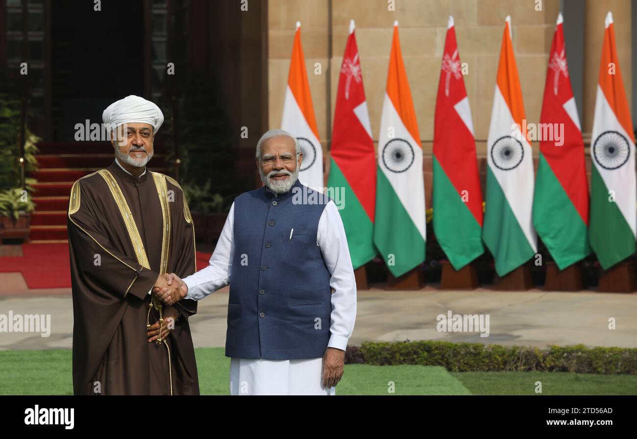 Indian Prime Minister Narendra Modi (R) shakes hand with the Oman’s ...