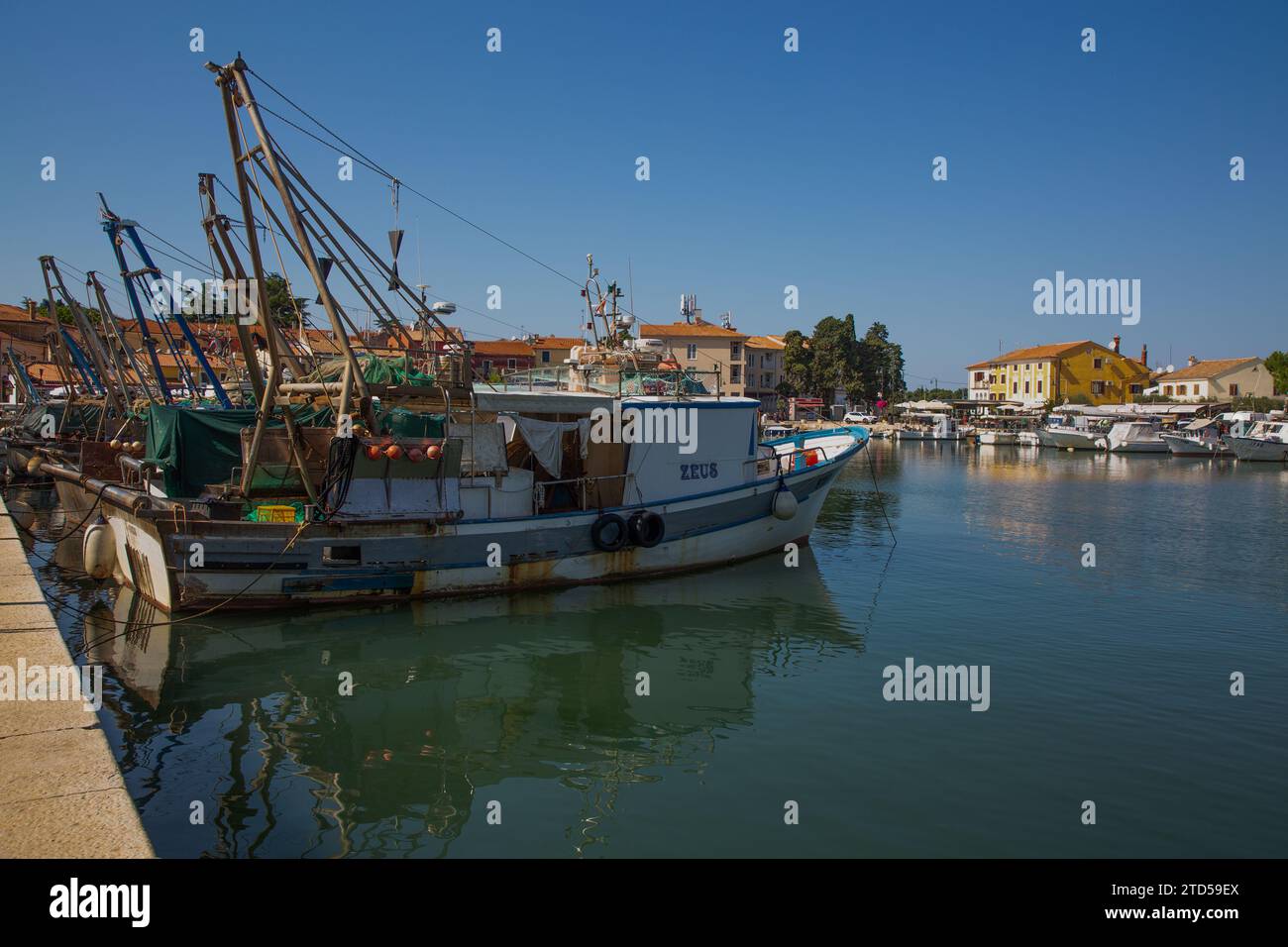 Foreground docked boats hi-res stock photography and images - Alamy