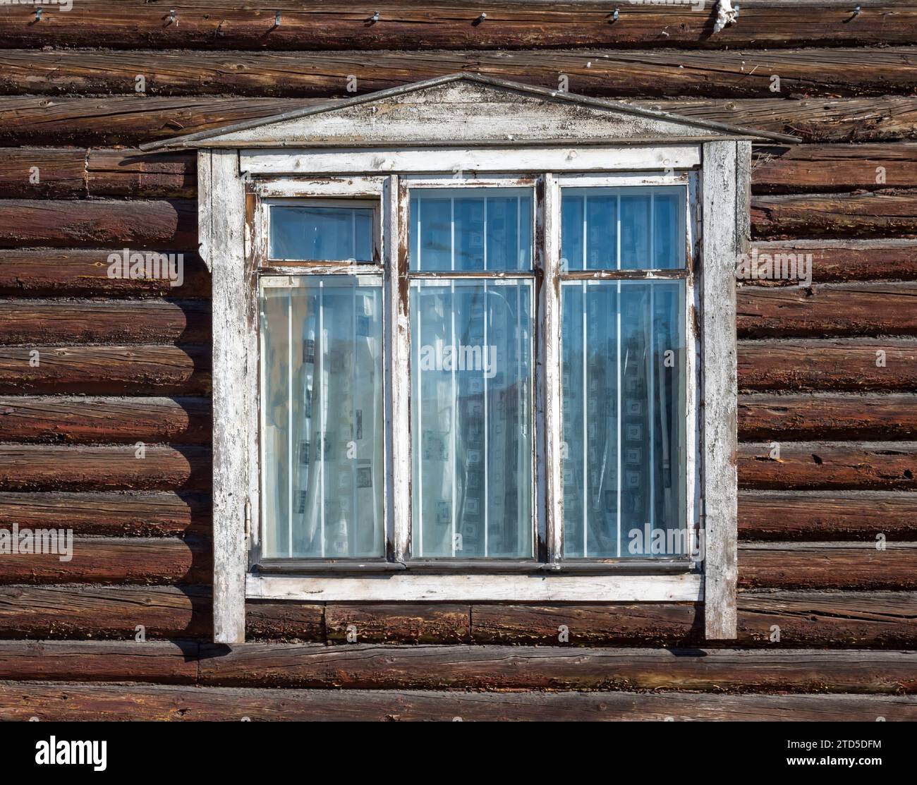 Wooden window with bars in a log wall Stock Photo - Alamy