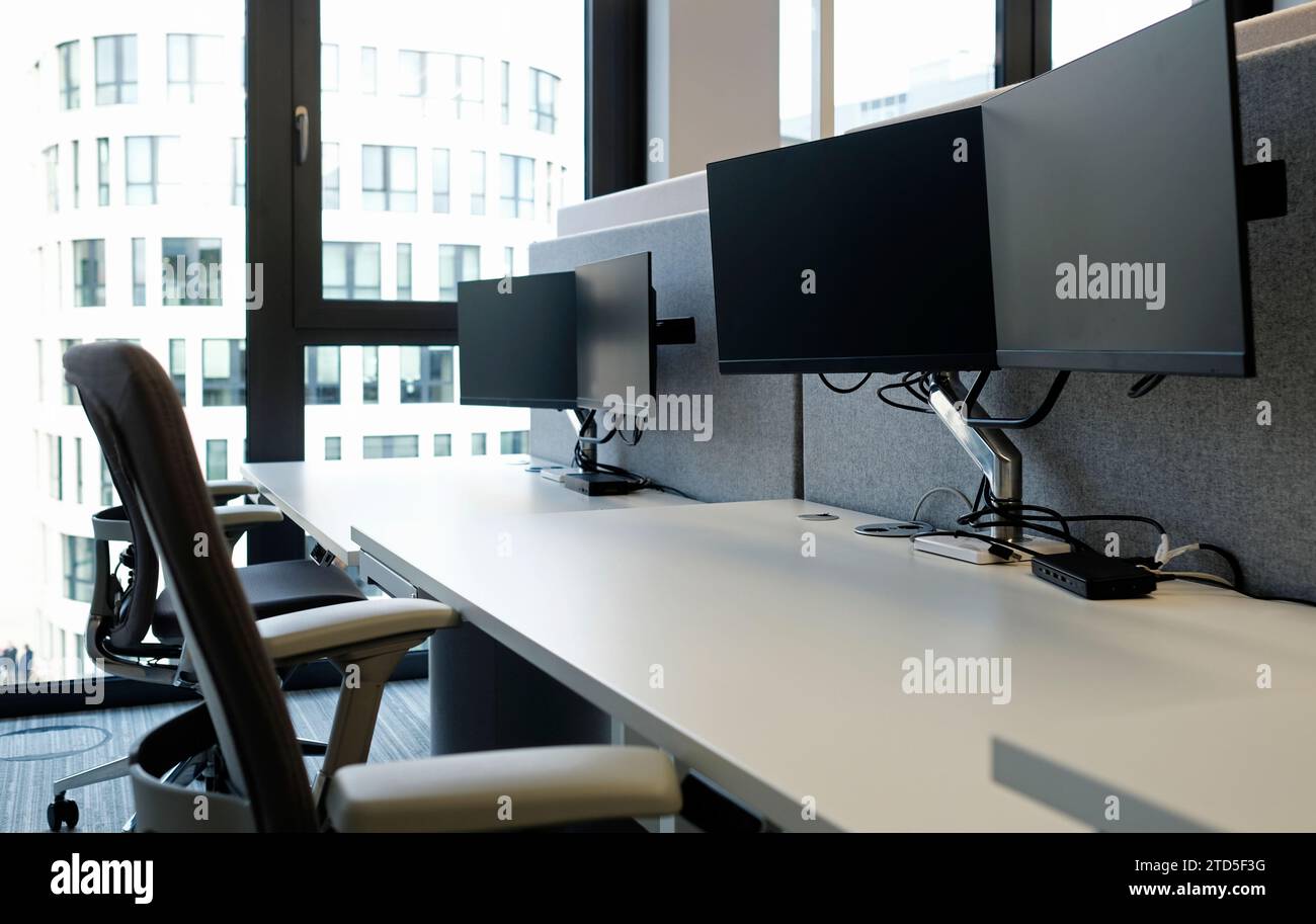Open plan office interior hi-res stock photography and images - Alamy