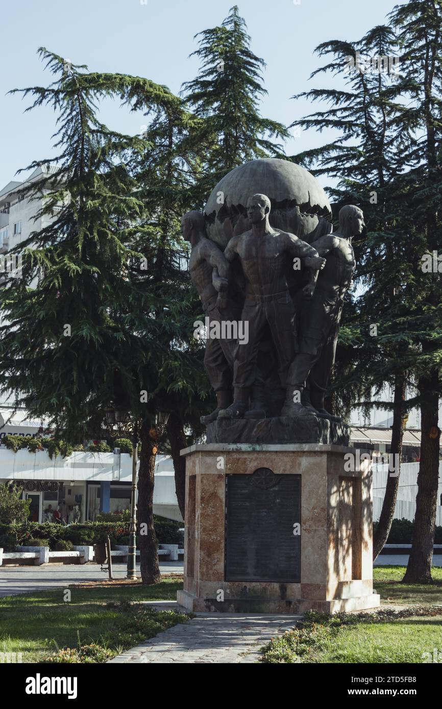 The monument to the Defenders of Macedonia in 2001 in central Skopje ...