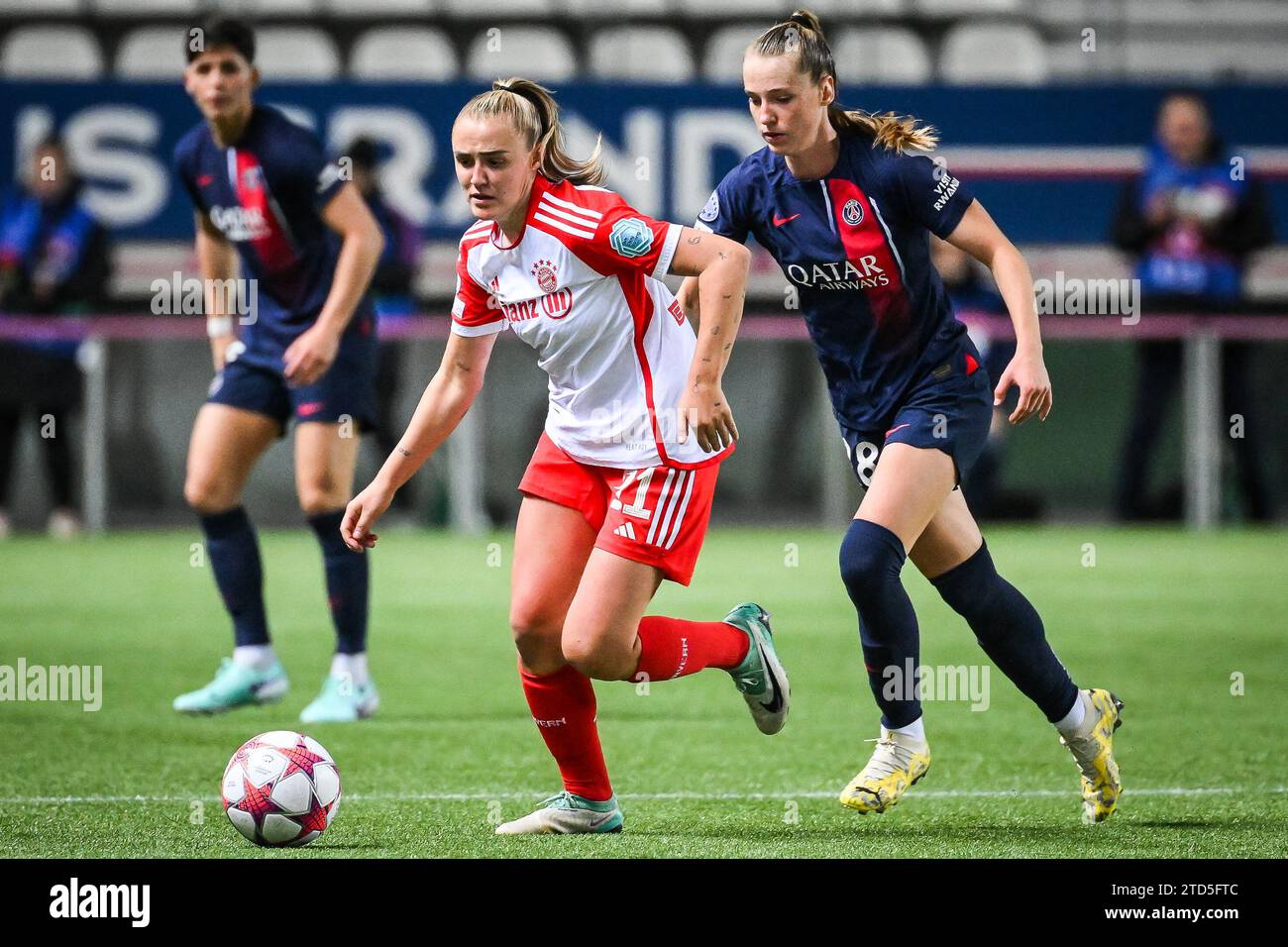 Georgia STANWAY of Bayern Munich and Jade LE GUILLY of PSG during the ...