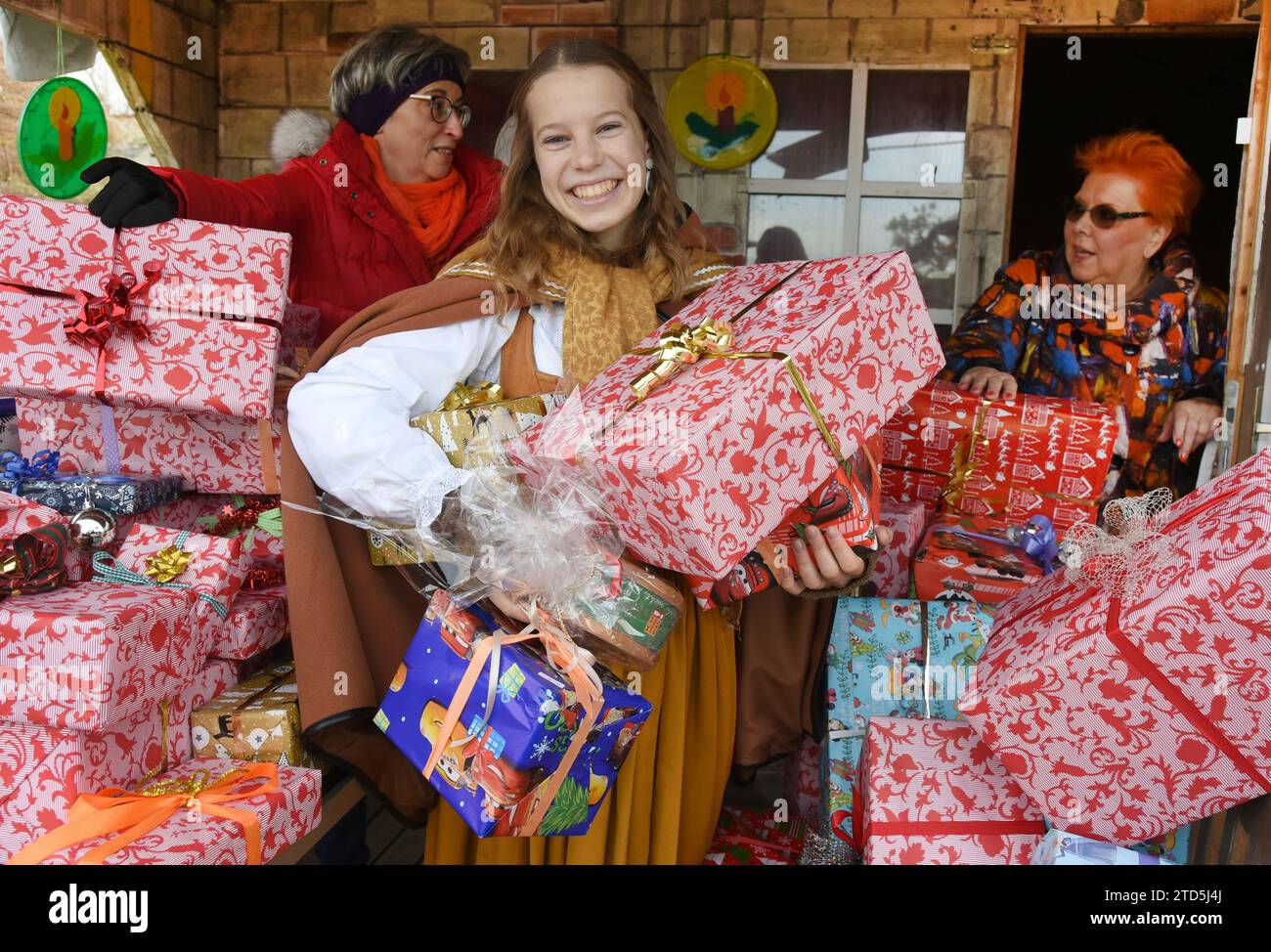 16 December 2023, Saxony, Schkeuditz: Anuk (M) stands with small and ...