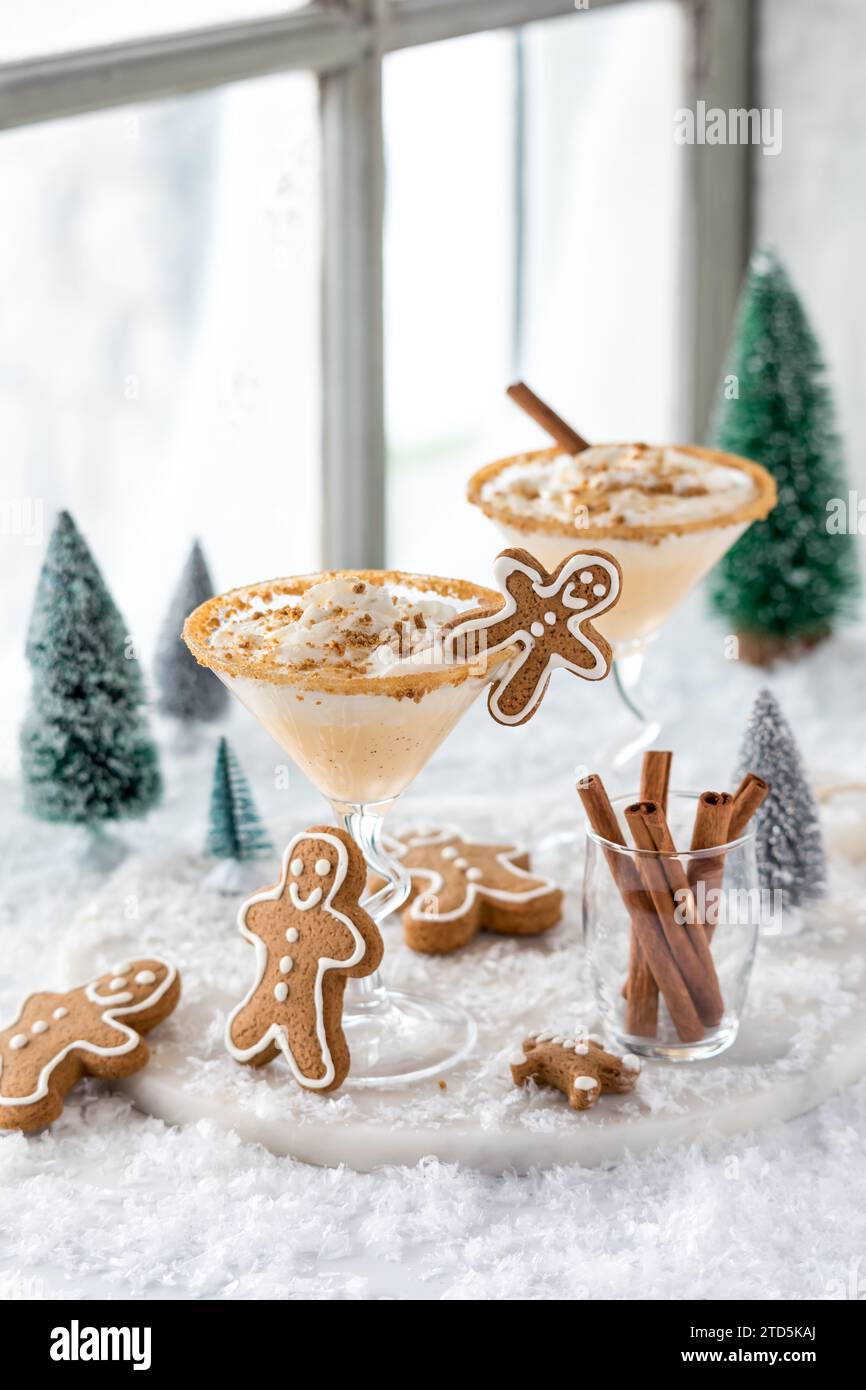 Gingerbread martini cocktails with whip cream and cookie crumbs Stock ...