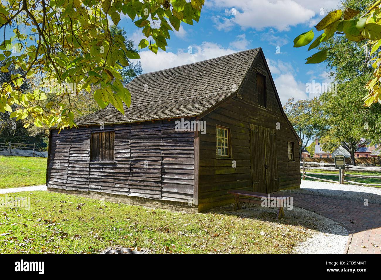 Wooden barn of the period at the start of Colonial Williamsburg ...