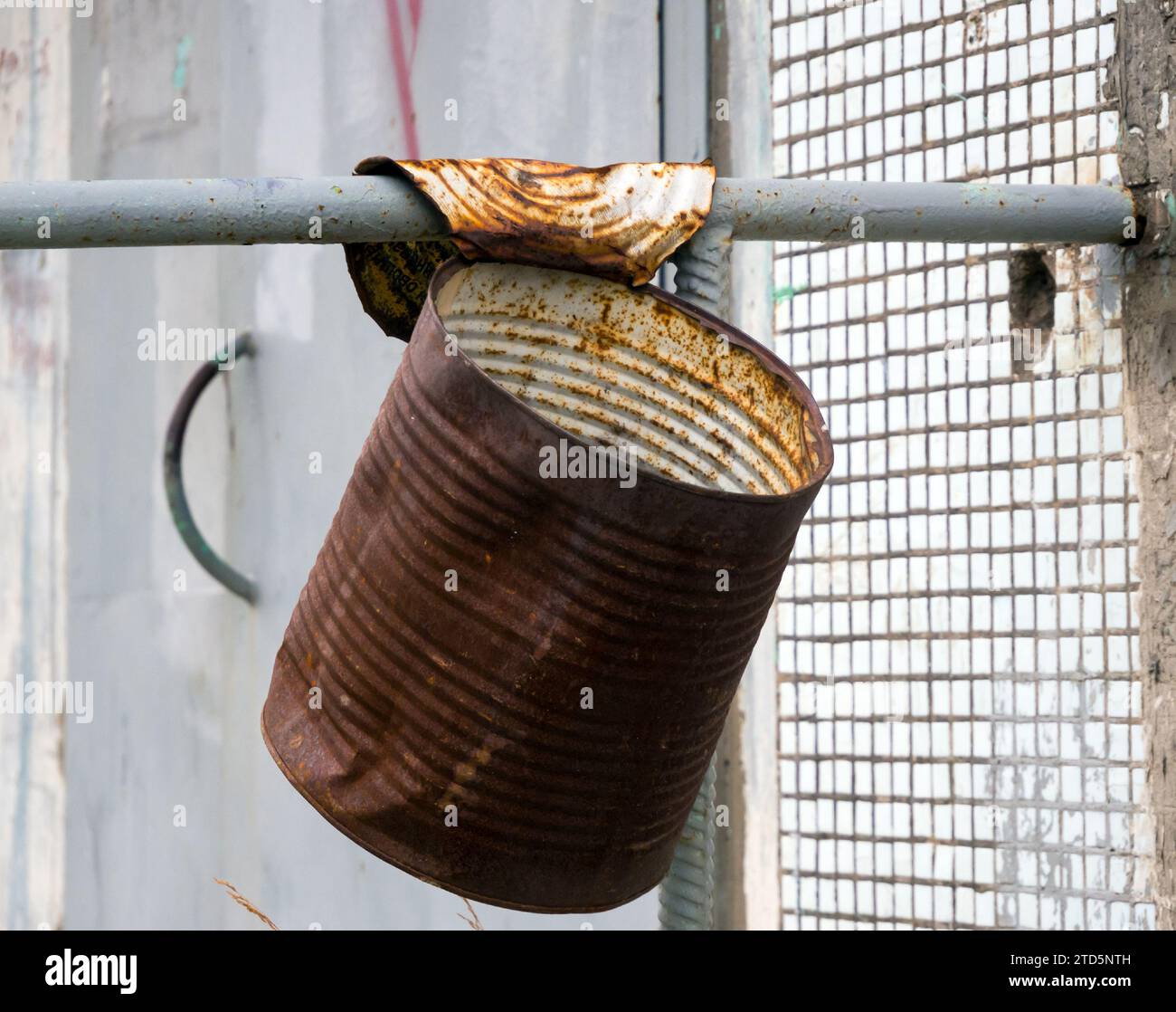 Large tin can hi-res stock photography and images - Alamy