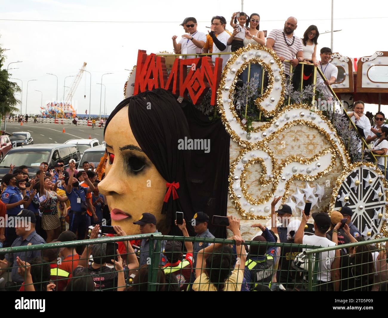 People flock to the float of the horror movie, "KAMPON" taking photos ...